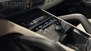 Balts Porsche Cayenne 2023 Rīga, ar dzinēja tilpumu 3.00 L un nobraukumu 95 tūkst. km par 85990 €, foto 26 vietnē AUTOMOTO.COM.LV