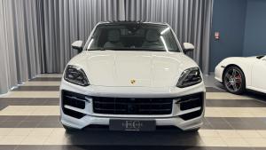White Porsche Cayenne 2023 in Riga, with an engine capacity of 3.00 L and mileage of 95 thousand km for 85990 €, photo 1 on AUTOMOTO.COM.LV