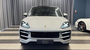 White Porsche Cayenne 2023 in Riga, with an engine capacity of 3.00 L and mileage of 95 thousand km for 85990 €, photo 8 on AUTOMOTO.COM.LV