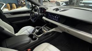 White Porsche Cayenne 2023 in Riga, with an engine capacity of 3.00 L and mileage of 95 thousand km for 85990 €, photo 12 on AUTOMOTO.COM.LV