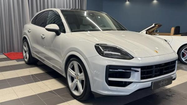 Balts Porsche Cayenne 2023 Mārupe, ar dzinēja tilpumu 3.00 L un nobraukumu 95 tūkst. km par 85990 €, foto 2 vietnē AUTOMOTO.COM.LV