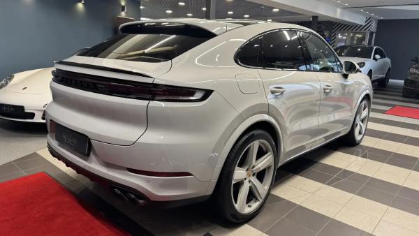 Balts Porsche Cayenne 2023 Mārupe, ar dzinēja tilpumu 3.00 L un nobraukumu 95 tūkst. km par 85990 €, foto 3 vietnē AUTOMOTO.COM.LV