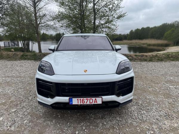 Balts Porsche Cayenne 2023 Klaipėda, ar dzinēja tilpumu 2.90 L un nobraukumu 40 tūkst. km par 84900 €, foto 4 vietnē AUTOMOTO.COM.LV