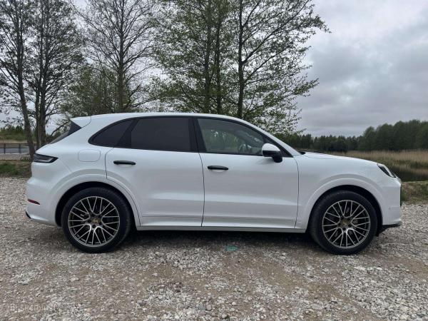 Balts Porsche Cayenne 2023 Klaipėda, ar dzinēja tilpumu 2.90 L un nobraukumu 40 tūkst. km par 84900 €, foto 8 vietnē AUTOMOTO.COM.LV