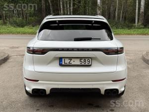 Balts Porsche Cayenne 2023 Rīga, ar dzinēja tilpumu 3.00 L un nobraukumu 82 tūkst. km par 70900 €, foto 6 vietnē AUTOMOTO.COM.LV