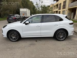 Balts Porsche Cayenne 2023 Rīga, ar dzinēja tilpumu 3.00 L un nobraukumu 82 tūkst. km par 70900 €, foto 8 vietnē AUTOMOTO.COM.LV