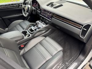 Balts Porsche Cayenne 2023 Rīga, ar dzinēja tilpumu 3.00 L un nobraukumu 82 tūkst. km par 70900 €, foto 12 vietnē AUTOMOTO.COM.LV