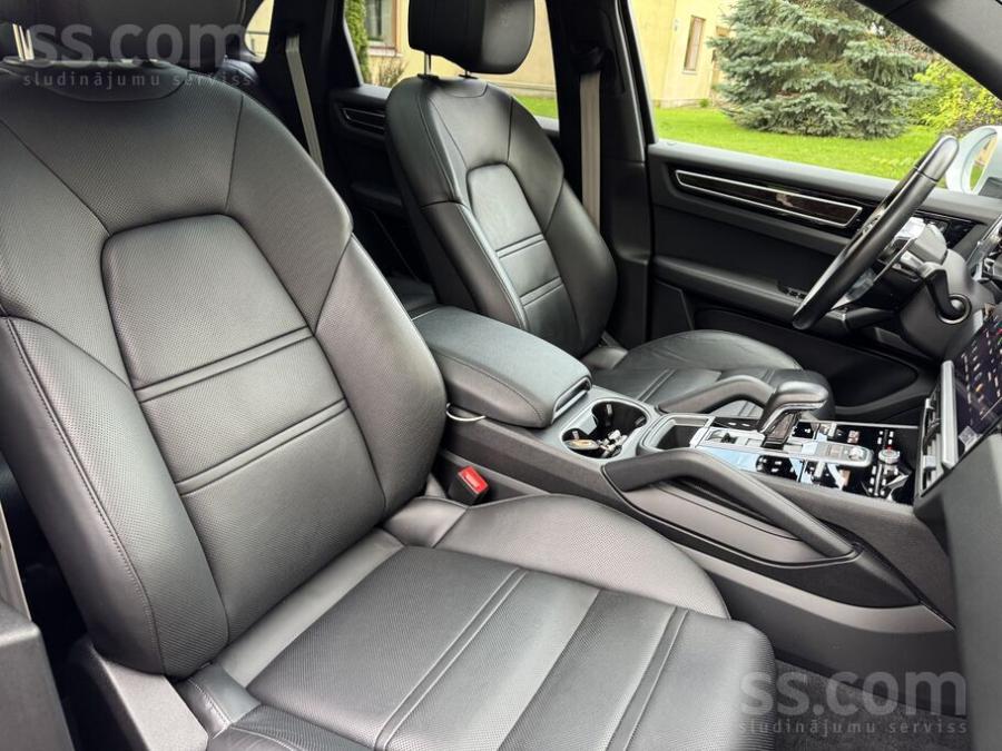 Balts Porsche Cayenne 2023 Rīga, ar dzinēja tilpumu 3.00 L un nobraukumu 82 tūkst. km par 70900 €, foto 13 vietnē AUTOMOTO.COM.LV