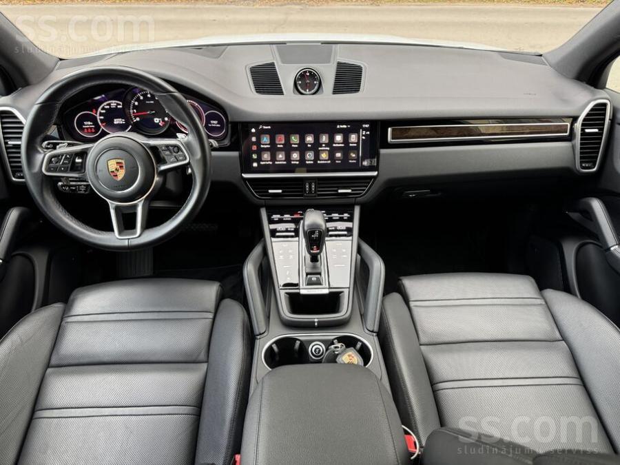 Balts Porsche Cayenne 2023 Rīga, ar dzinēja tilpumu 3.00 L un nobraukumu 82 tūkst. km par 70900 €, foto 14 vietnē AUTOMOTO.COM.LV