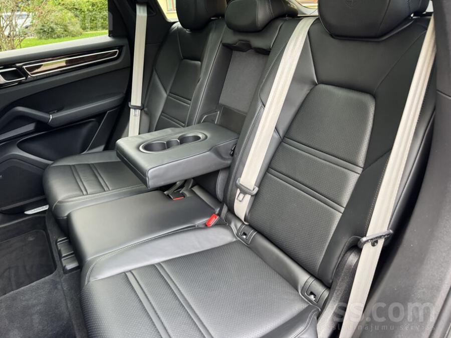 Balts Porsche Cayenne 2023 Rīga, ar dzinēja tilpumu 3.00 L un nobraukumu 82 tūkst. km par 70900 €, foto 17 vietnē AUTOMOTO.COM.LV
