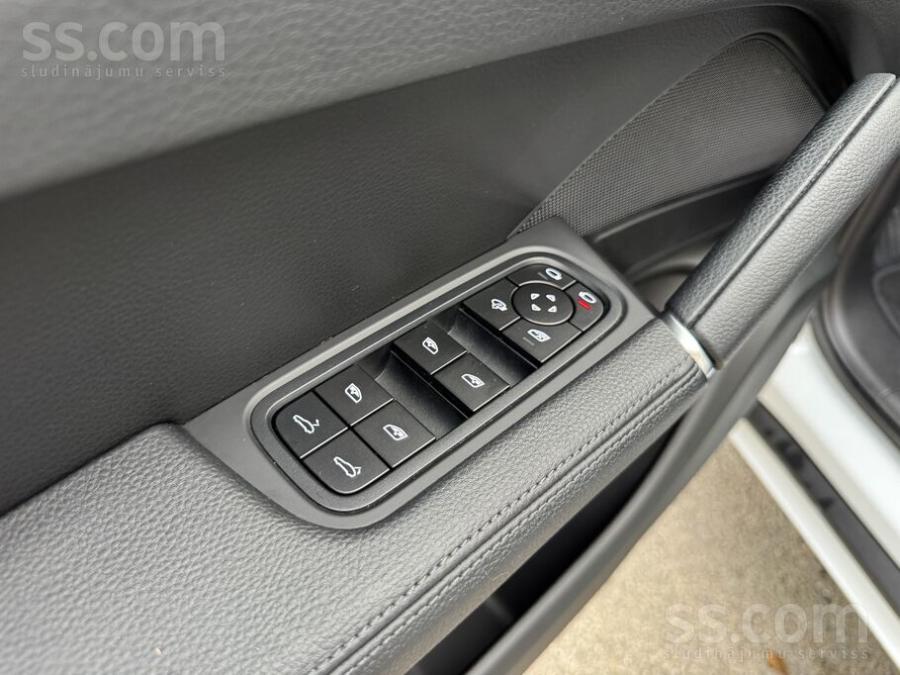 Balts Porsche Cayenne 2023 Rīga, ar dzinēja tilpumu 3.00 L un nobraukumu 82 tūkst. km par 70900 €, foto 24 vietnē AUTOMOTO.COM.LV