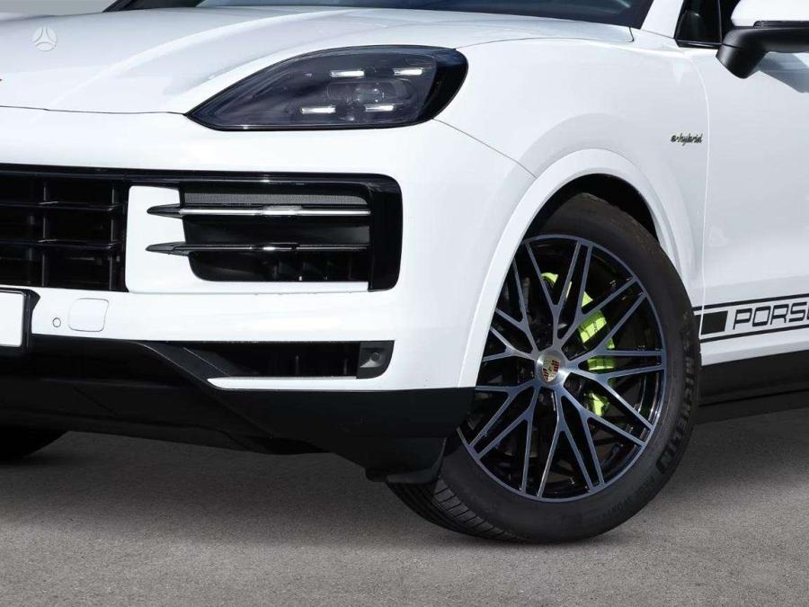 Balts Porsche Cayenne 2024 Viļņa, ar dzinēja tilpumu 3.00 L un nobraukumu 32 tūkst. km par 94900 €, foto 24 vietnē AUTOMOTO.COM.LV