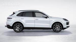 White Porsche Cayenne 2024 in Riga, with an engine capacity of 3.00 L and mileage of 10 thousand km for 96000 €, photo 7 on AUTOMOTO.COM.LV