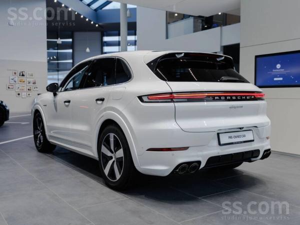 Balts Porsche Cayenne 2024 Rīga, ar dzinēja tilpumu 3.00 L un nobraukumu 95 tūkst. km par 85900 €, foto 3 vietnē AUTOMOTO.COM.LV
