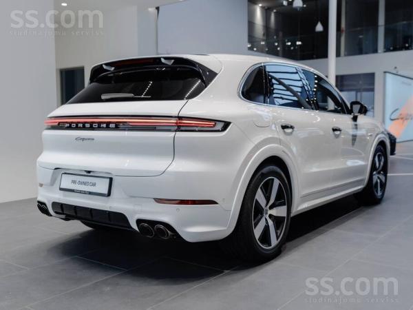 Balts Porsche Cayenne 2024 Rīga, ar dzinēja tilpumu 3.00 L un nobraukumu 95 tūkst. km par 85900 €, foto 4 vietnē AUTOMOTO.COM.LV