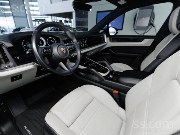 Balts Porsche Cayenne 2024 Rīga, ar dzinēja tilpumu 3.00 L un nobraukumu 95 tūkst. km par 85900 €, foto 5 vietnē AUTOMOTO.COM.LV
