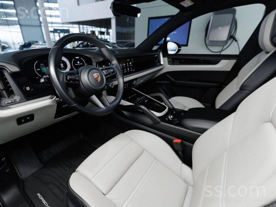 White Porsche Cayenne 2024 in Riga, with an engine capacity of 3.00 L and mileage of 95 thousand km for 85900 €, photo 5 on AUTOMOTO.COM.LV