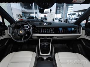 White Porsche Cayenne 2024 in Riga, with an engine capacity of 3.00 L and mileage of 95 thousand km for 85900 €, photo 6 on AUTOMOTO.COM.LV