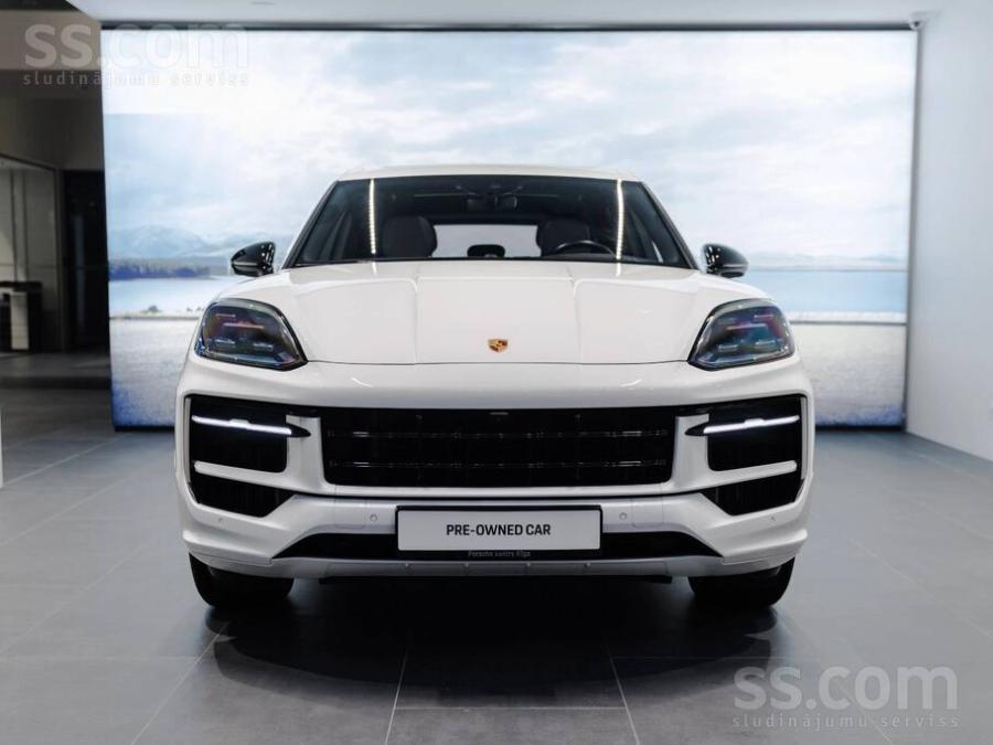 White Porsche Cayenne 2024 in Riga, with an engine capacity of 3.00 L and mileage of 95 thousand km for 85900 €, photo 9 on AUTOMOTO.COM.LV
