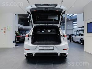White Porsche Cayenne 2024 in Riga, with an engine capacity of 3.00 L and mileage of 95 thousand km for 85900 €, photo 14 on AUTOMOTO.COM.LV