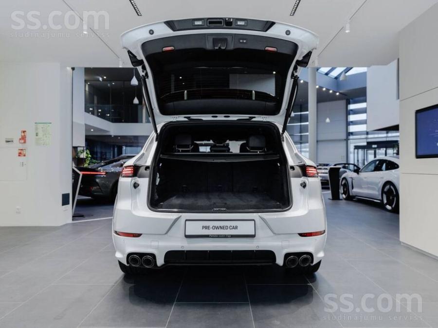 White Porsche Cayenne 2024 in Riga, with an engine capacity of 3.00 L and mileage of 95 thousand km for 85900 €, photo 14 on AUTOMOTO.COM.LV