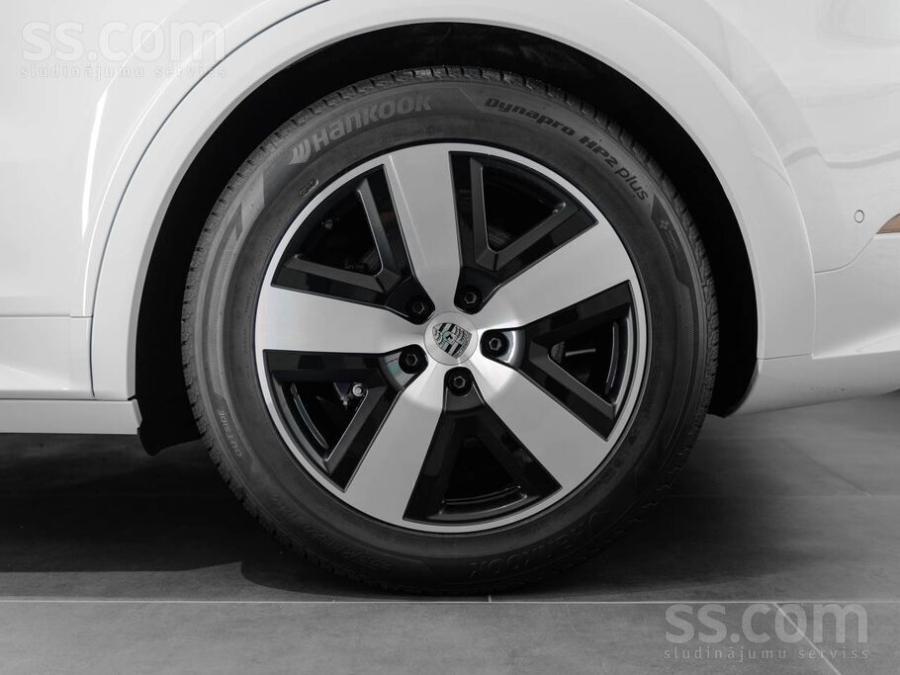 White Porsche Cayenne 2024 in Riga, with an engine capacity of 3.00 L and mileage of 95 thousand km for 85900 €, photo 15 on AUTOMOTO.COM.LV
