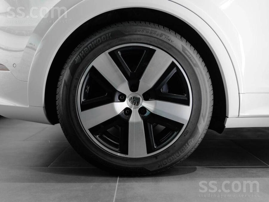 White Porsche Cayenne 2024 in Riga, with an engine capacity of 3.00 L and mileage of 95 thousand km for 85900 €, photo 16 on AUTOMOTO.COM.LV
