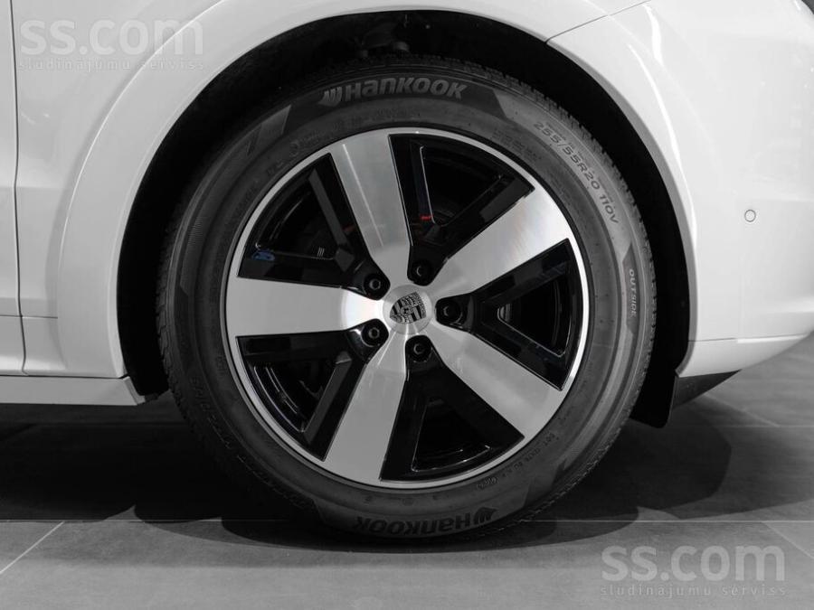 White Porsche Cayenne 2024 in Riga, with an engine capacity of 3.00 L and mileage of 95 thousand km for 85900 €, photo 17 on AUTOMOTO.COM.LV