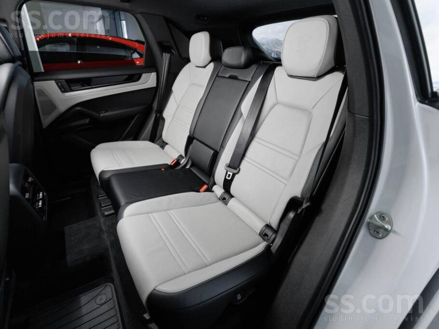 White Porsche Cayenne 2024 in Riga, with an engine capacity of 3.00 L and mileage of 95 thousand km for 85900 €, photo 20 on AUTOMOTO.COM.LV