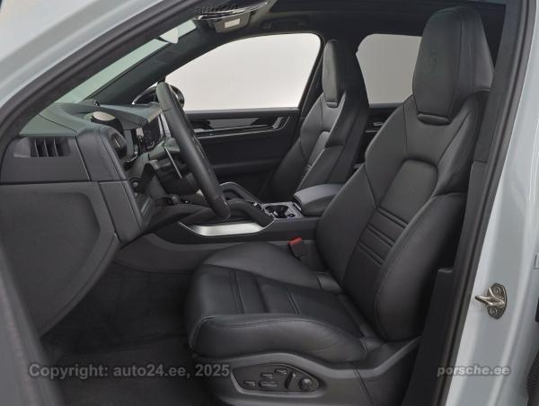 White Porsche Cayenne 2025 in Tallinn, with an engine capacity of 4.00 L and mileage of 7 thousand km for 175000 €, photo 11 on AUTOMOTO.COM.LV