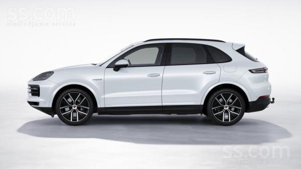 White Porsche Cayenne 2025 in Riga, with an engine capacity of 3.00 L and mileage of 13 thousand km for 98000 €, photo 2 on AUTOMOTO.COM.LV