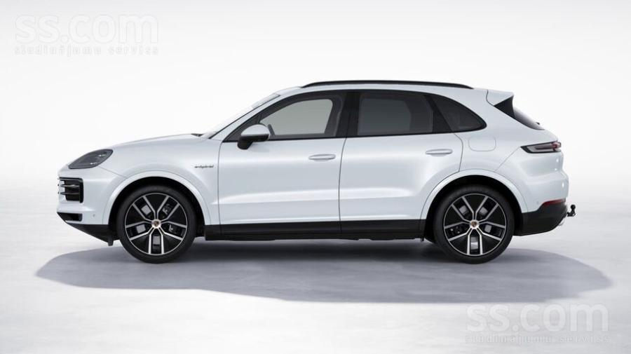 Balts Porsche Cayenne 2025 Rīga, ar dzinēja tilpumu 3.00 L un nobraukumu 13 tūkst. km par 98000 €, foto 3 vietnē AUTOMOTO.COM.LV