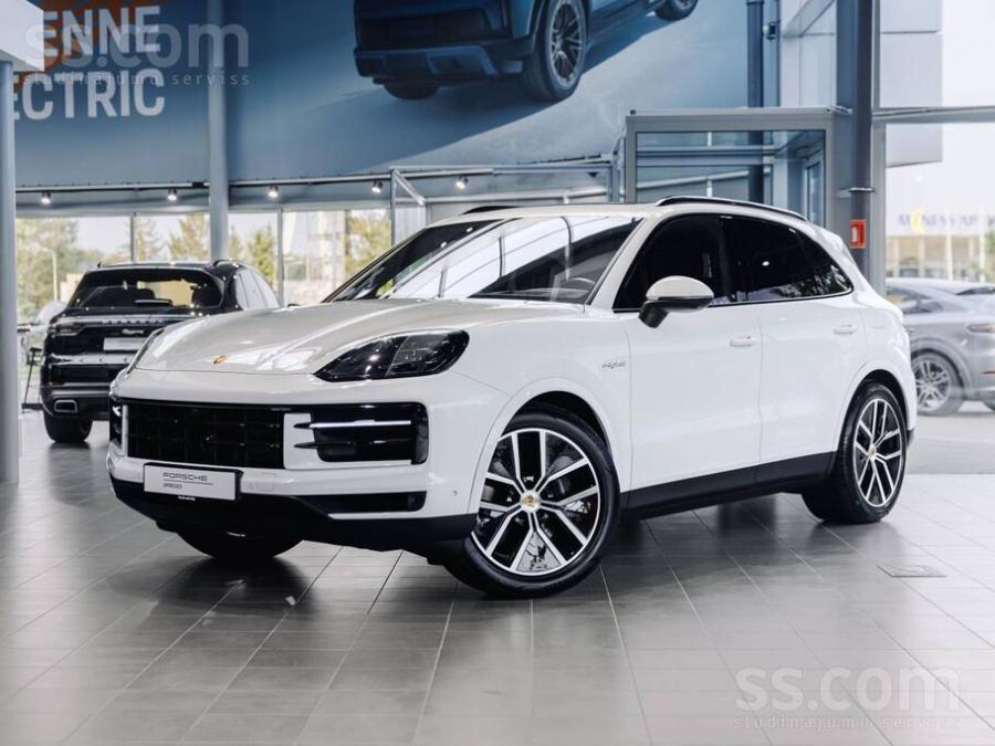 Balts Porsche Cayenne 2025 Rīga, ar dzinēja tilpumu 3.00 L un nobraukumu 13 tūkst. km par 93990 €, foto 1 vietnē AUTOMOTO.COM.LV