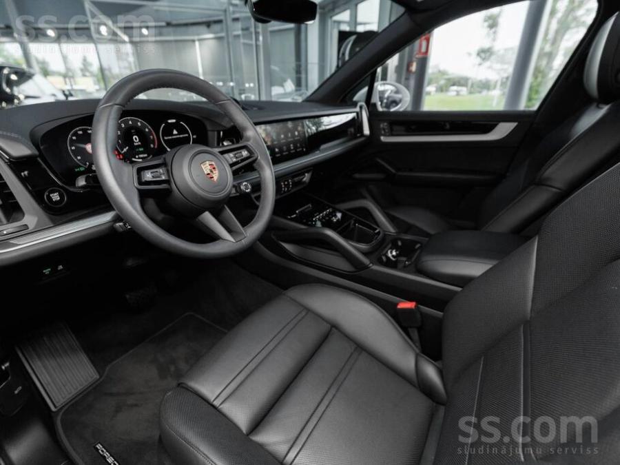 Balts Porsche Cayenne 2025 Rīga, ar dzinēja tilpumu 3.00 L un nobraukumu 13 tūkst. km par 93990 €, foto 5 vietnē AUTOMOTO.COM.LV
