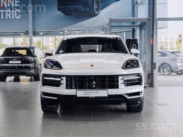 Balts Porsche Cayenne 2025 Rīga, ar dzinēja tilpumu 3.00 L un nobraukumu 13 tūkst. km par 93990 €, foto 9 vietnē AUTOMOTO.COM.LV