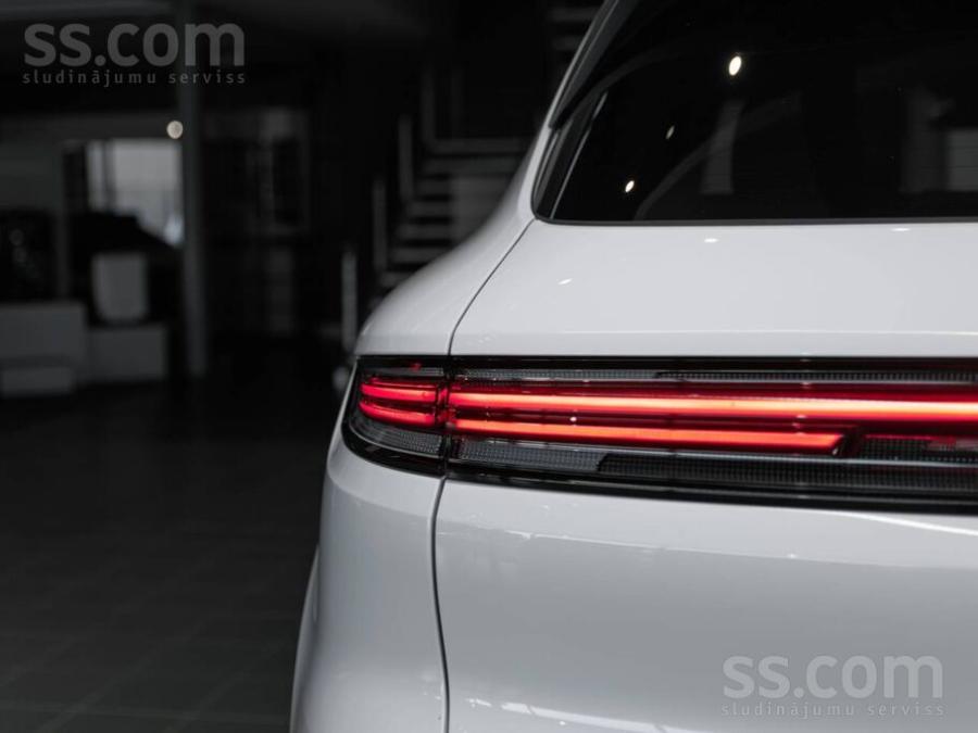 Balts Porsche Cayenne 2025 Rīga, ar dzinēja tilpumu 3.00 L un nobraukumu 13 tūkst. km par 93990 €, foto 12 vietnē AUTOMOTO.COM.LV