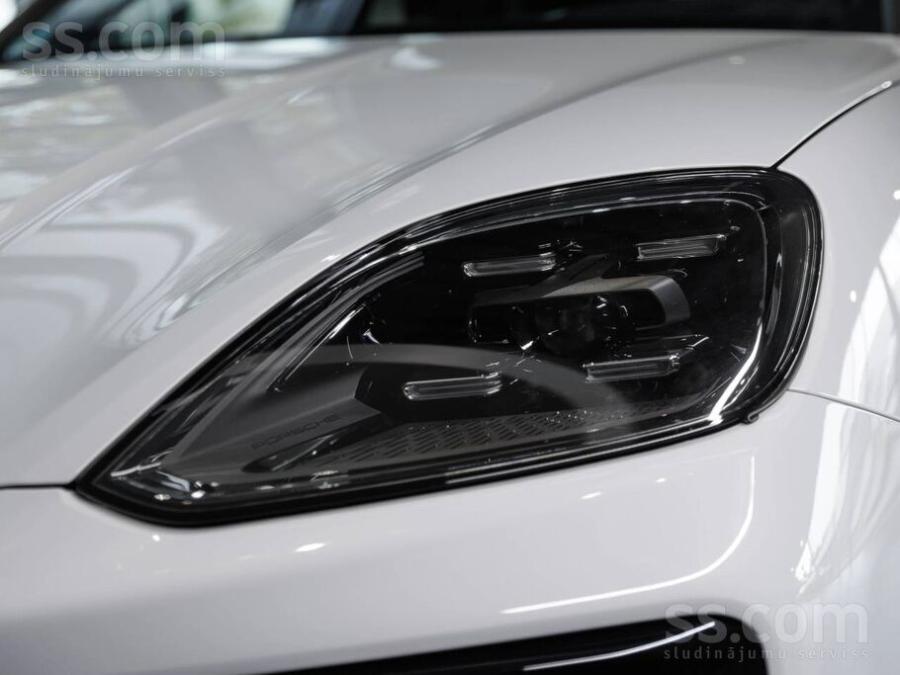 Balts Porsche Cayenne 2025 Rīga, ar dzinēja tilpumu 3.00 L un nobraukumu 13 tūkst. km par 93990 €, foto 14 vietnē AUTOMOTO.COM.LV