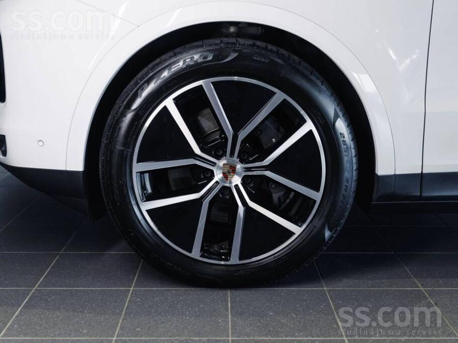 Balts Porsche Cayenne 2025 Rīga, ar dzinēja tilpumu 3.00 L un nobraukumu 13 tūkst. km par 93990 €, foto 16 vietnē AUTOMOTO.COM.LV