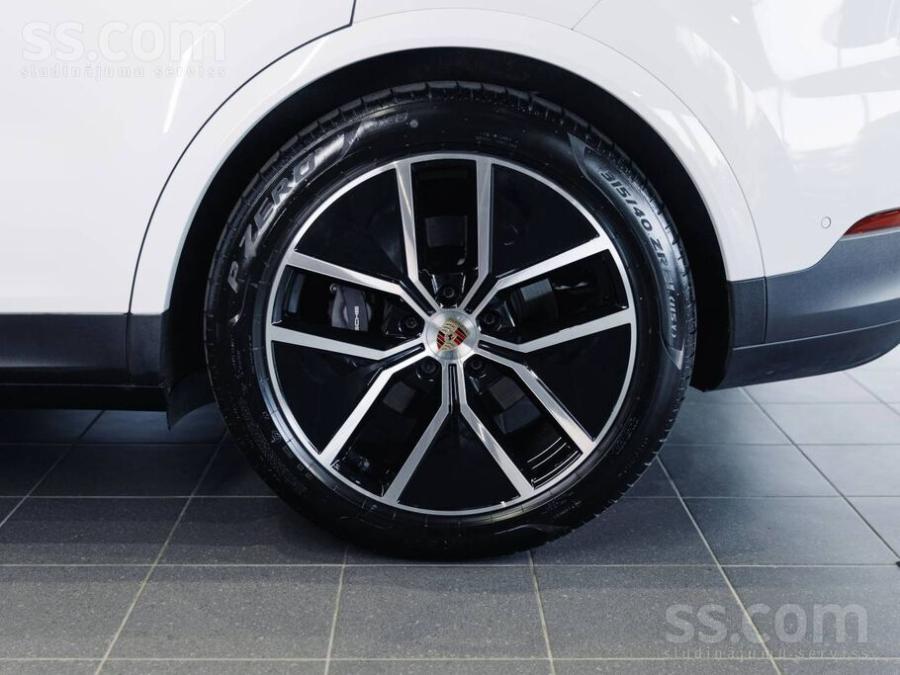 Balts Porsche Cayenne 2025 Rīga, ar dzinēja tilpumu 3.00 L un nobraukumu 13 tūkst. km par 93990 €, foto 17 vietnē AUTOMOTO.COM.LV