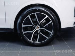 Balts Porsche Cayenne 2025 Rīga, ar dzinēja tilpumu 3.00 L un nobraukumu 13 tūkst. km par 93990 €, foto 18 vietnē AUTOMOTO.COM.LV