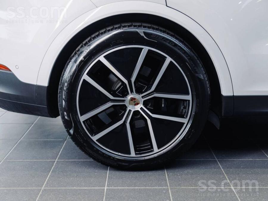 Balts Porsche Cayenne 2025 Rīga, ar dzinēja tilpumu 3.00 L un nobraukumu 13 tūkst. km par 93990 €, foto 19 vietnē AUTOMOTO.COM.LV