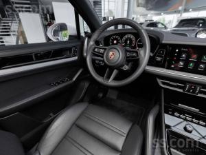 Balts Porsche Cayenne 2025 Rīga, ar dzinēja tilpumu 3.00 L un nobraukumu 13 tūkst. km par 93990 €, foto 20 vietnē AUTOMOTO.COM.LV