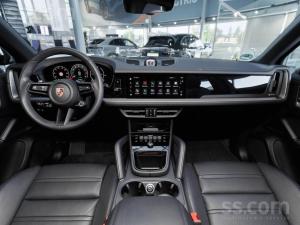 Balts Porsche Cayenne 2025 Rīga, ar dzinēja tilpumu 3.00 L un nobraukumu 13 tūkst. km par 93990 €, foto 21 vietnē AUTOMOTO.COM.LV