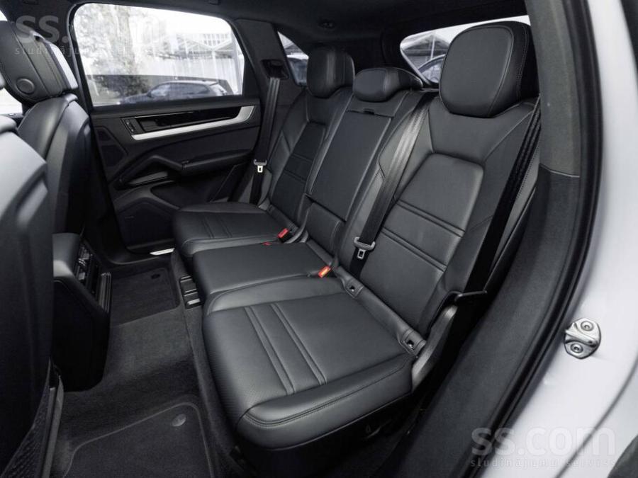 Balts Porsche Cayenne 2025 Rīga, ar dzinēja tilpumu 3.00 L un nobraukumu 13 tūkst. km par 93990 €, foto 23 vietnē AUTOMOTO.COM.LV