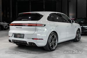 Balts Porsche Cayenne 2025 Rīga, ar dzinēja tilpumu 4.00 L un nobraukumu 24 tūkst. km par 169900 €, foto 5 vietnē AUTOMOTO.COM.LV