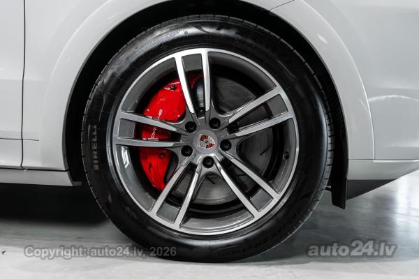 Balts Porsche Cayenne 2025 Rīga, ar dzinēja tilpumu 4.00 L un nobraukumu 24 tūkst. km par 169900 €, foto 7 vietnē AUTOMOTO.COM.LV