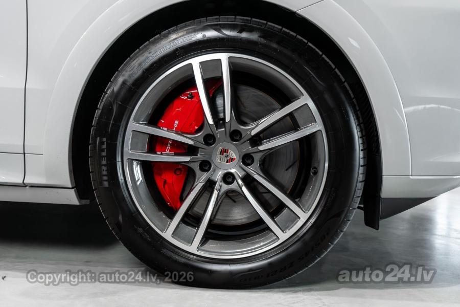 Balts Porsche Cayenne 2025 Rīga, ar dzinēja tilpumu 4.00 L un nobraukumu 24 tūkst. km par 169900 €, foto 8 vietnē AUTOMOTO.COM.LV