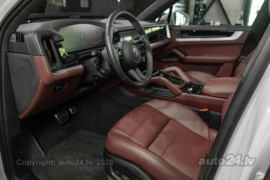 Balts Porsche Cayenne 2025 Rīga, ar dzinēja tilpumu 4.00 L un nobraukumu 24 tūkst. km par 169900 €, foto 10 vietnē AUTOMOTO.COM.LV