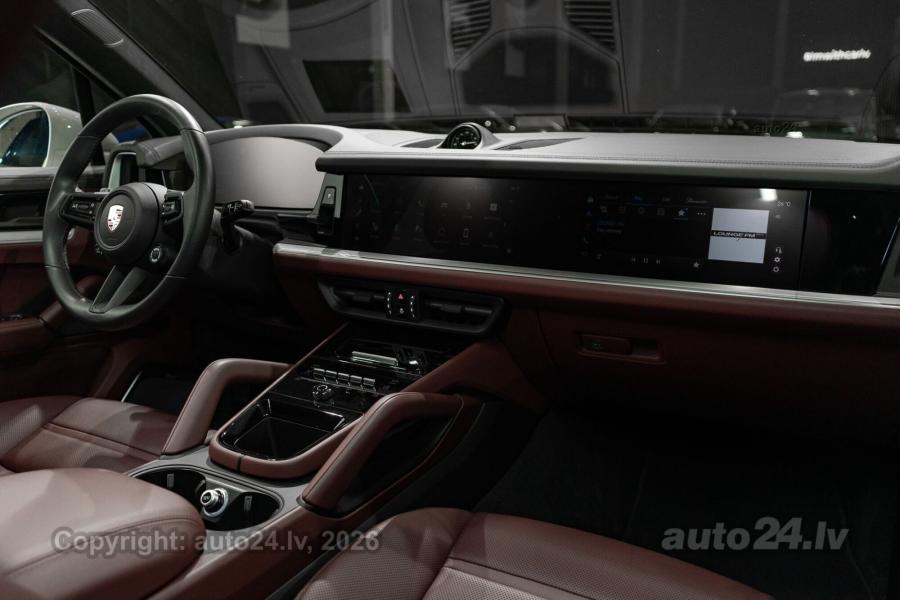 Balts Porsche Cayenne 2025 Rīga, ar dzinēja tilpumu 4.00 L un nobraukumu 24 tūkst. km par 169900 €, foto 12 vietnē AUTOMOTO.COM.LV