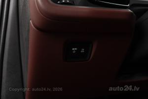 Balts Porsche Cayenne 2025 Rīga, ar dzinēja tilpumu 4.00 L un nobraukumu 24 tūkst. km par 169900 €, foto 18 vietnē AUTOMOTO.COM.LV